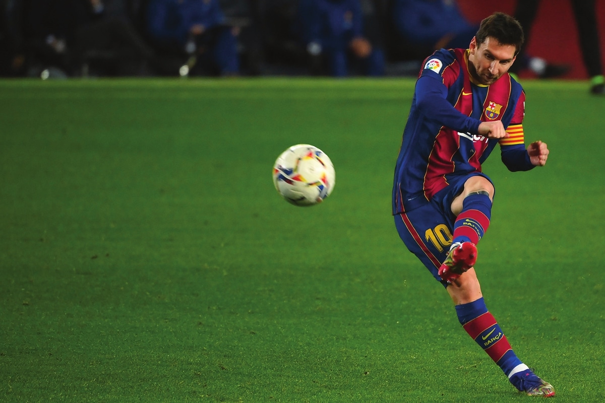 How to Shoot a Soccer Ball: A Full Training Guide